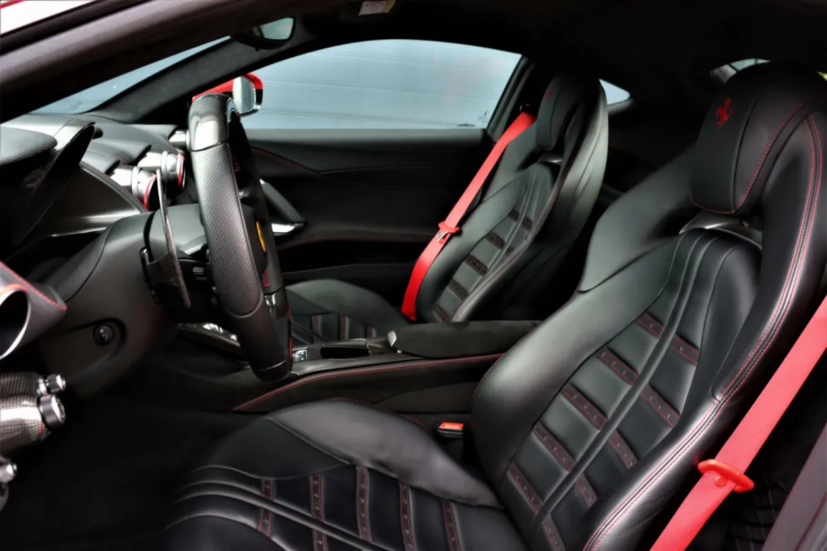 Ferrari 812 Superfast V12 |Pass display|2x Carbon|Daytona seats|