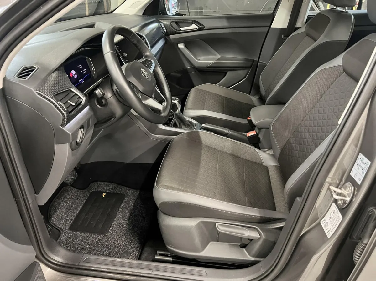 Volkswagen t-cross 1.0 TSI R-Line Virtual Cockpit