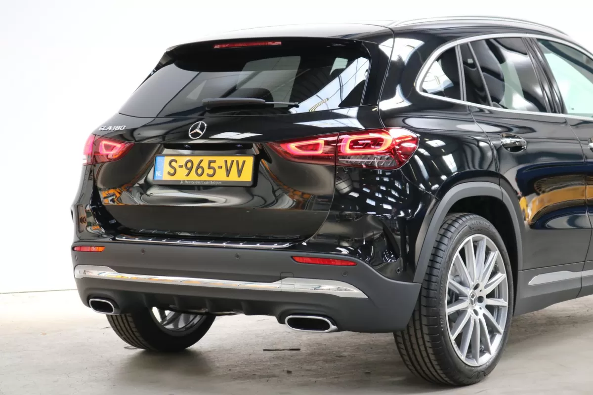 Mercedes-Benz GLA 180 AMG Line | Panorama-schuifdak